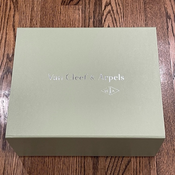 Van Cleef & Arpels | Jewelry | Van Cleef Arpels Green Gift Box | Poshmark